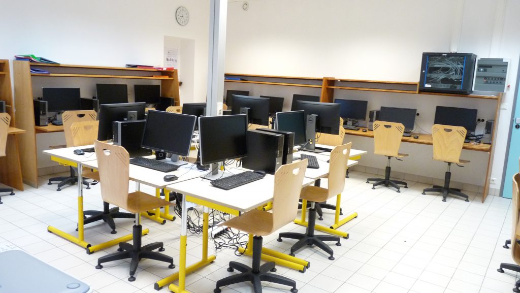 salle-informatique - Lycée Jean-Baptiste Eriau